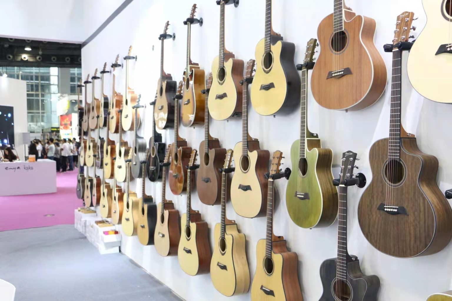 Classical Guitar VS Acoustic Guitar: What Are the Major Differences ...